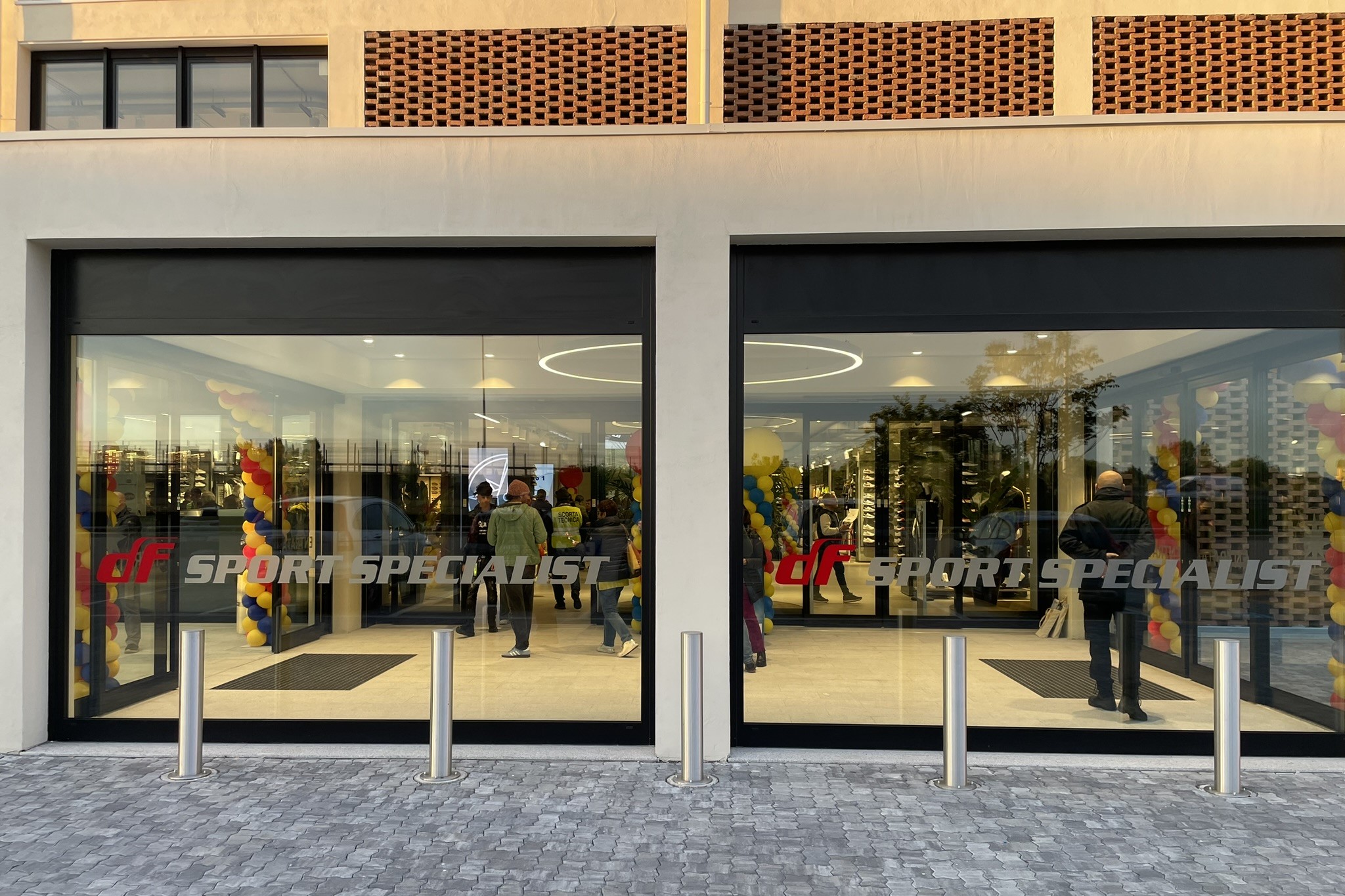 DF Sport Specialist, nuovo megastore di tre piani a Lissone. Grande ...