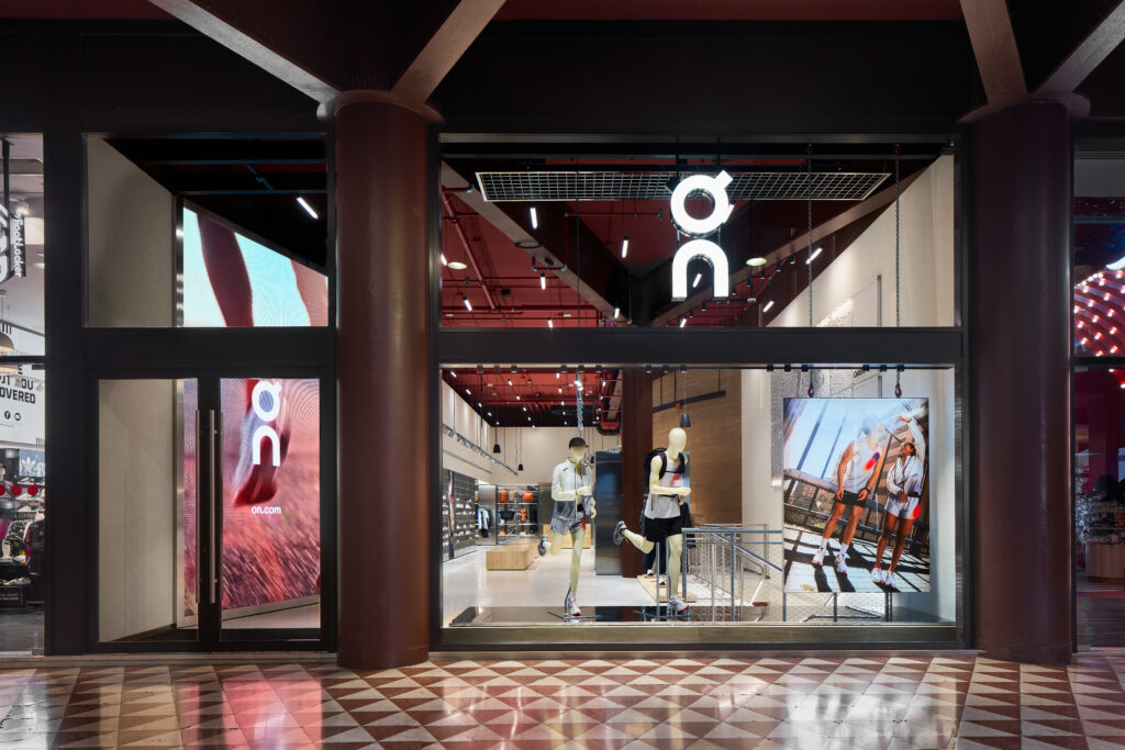On entra nel mercato italiano con il primo flagship store - The Running ...